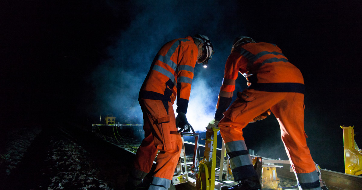 A night with the high-speed rail maintenance teams